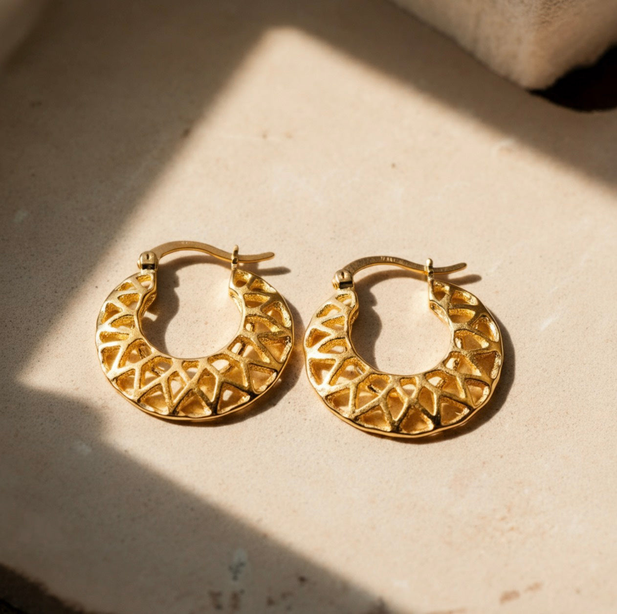 Gold Vermeil Jewelry Guide: 10K+ Gold Finish Over Sterling Silver – Loytee